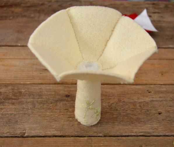 Felt Toadstool - Free Pattern & Tutorial - Miss Daisy Patterns