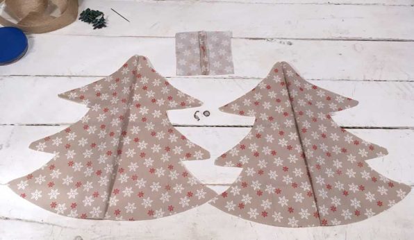 Village Christmas Tree Free Pattern & Tutorial - Miss Daisy Patterns