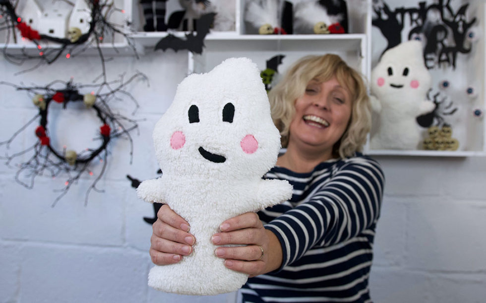 Halloween - Hello Boo Ghost Plushie Free Pattern - Miss Daisy Patterns